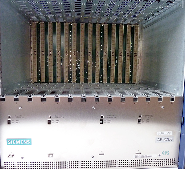 Expansion Box for HiPath 3800 stand and 19 "rack mount L30251-U600-G254